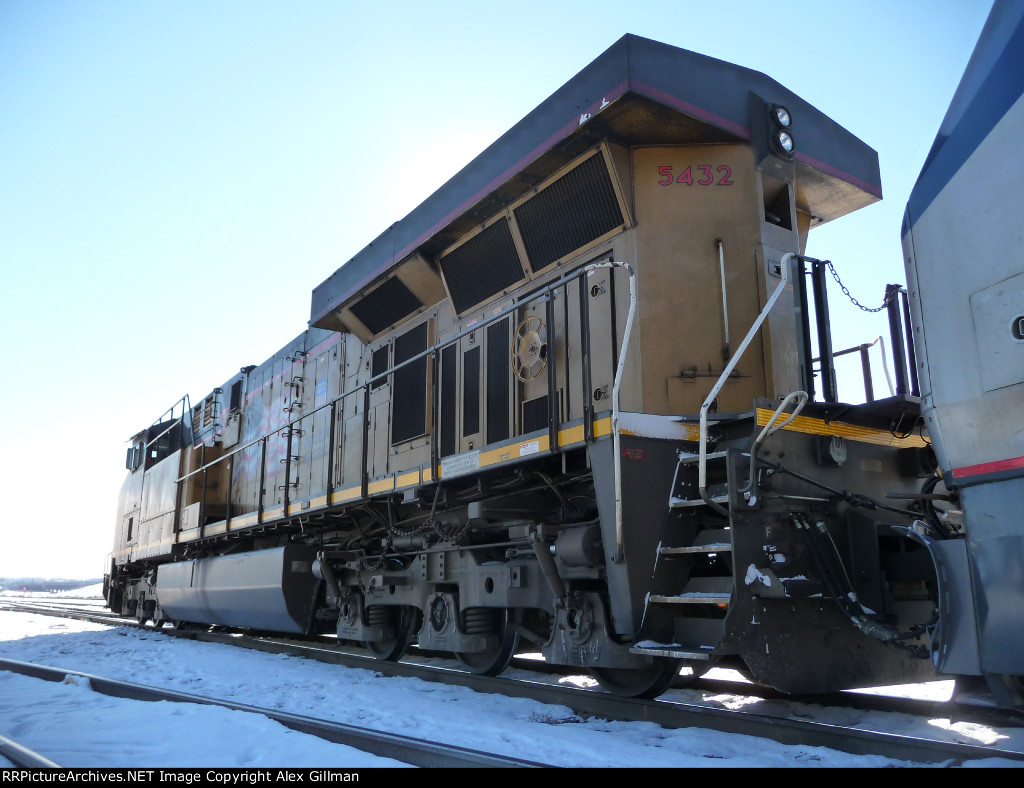 UP 5432 East, Looking Up